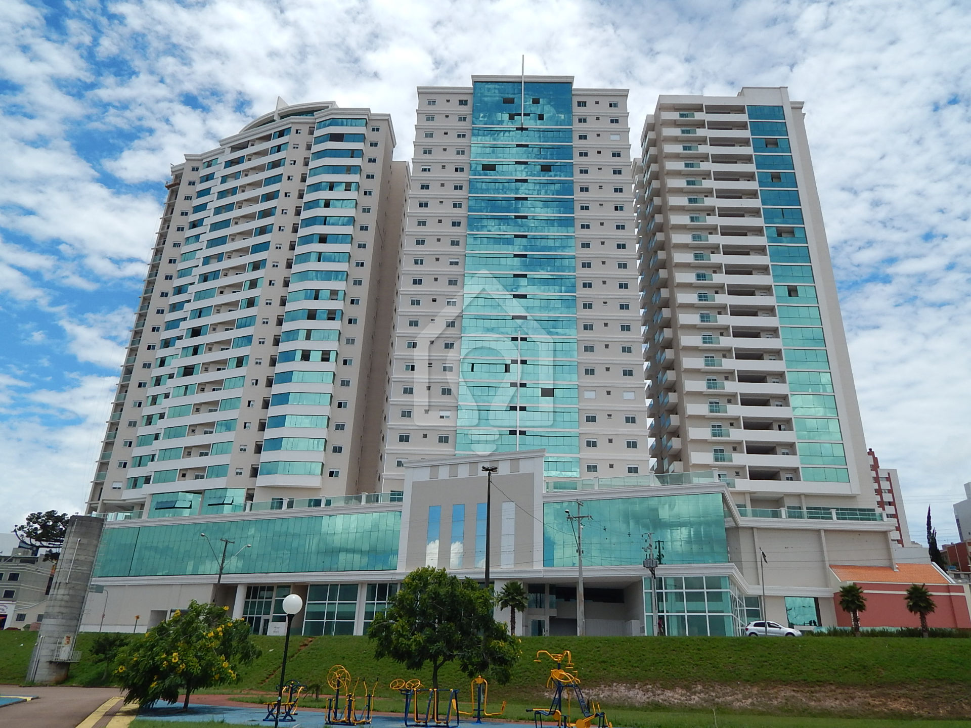 APARTAMENTO À VENDA NO CENTRO - EDIFÍCIO SANTOS DUMONT - Ponta Grossa - PR